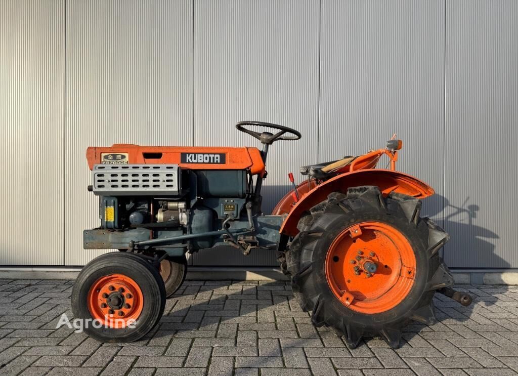 Kubota B7000 mototraktor