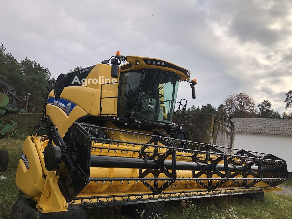 Novi New Holland CX8.80 kombajn za žito