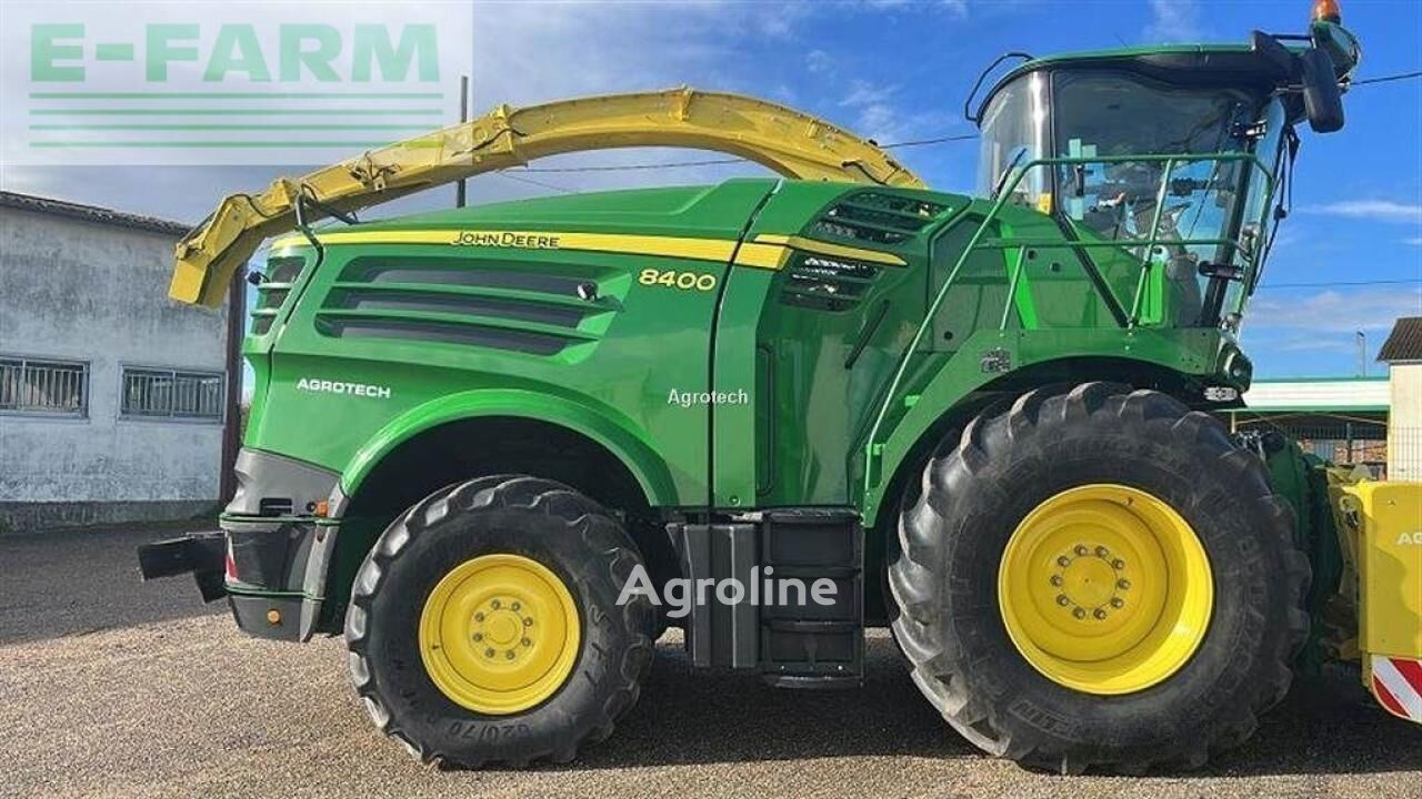 John Deere 8400 krmni kombajn