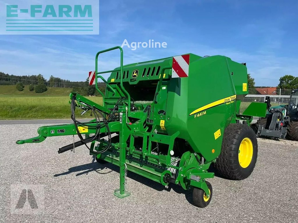 John Deere f441m balirka za četvrtaste bale