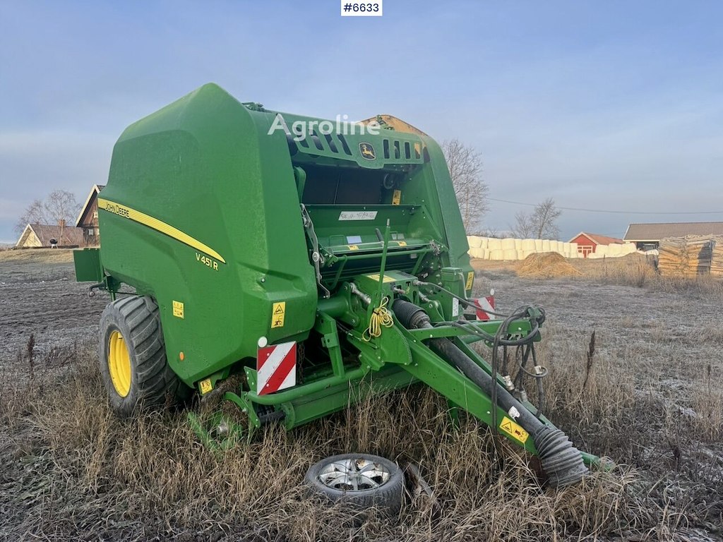 John Deere V451R balirka za okrugle bale