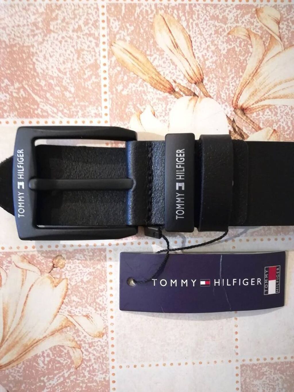 Novi muski kozni markirani kais Tommy Hilfiger. Zemlja porekla Turska