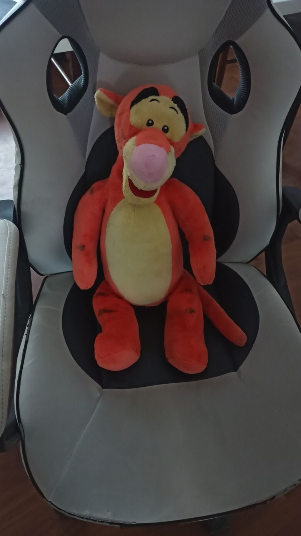 Na prodaju veliki plišani Tigger iz čuvene „Winnie the Pooh“