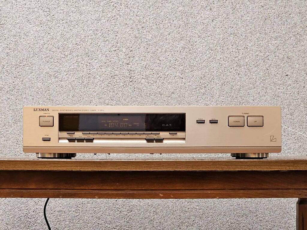 Luxman T-351L – digitalno sintetizovani AM/FM stereo tjuner -