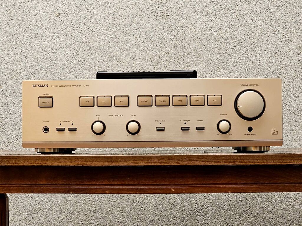 Luxman A-371 stereo integrisano pojačalo - Ulazi sa prednje strane