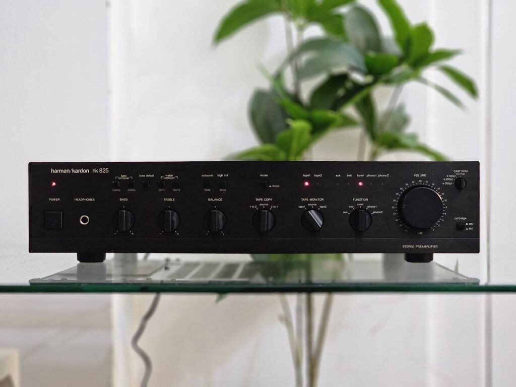 Harman/Kardon hk 825 – stereo pretpojačalo - Klasični hi‑fi preamp sa