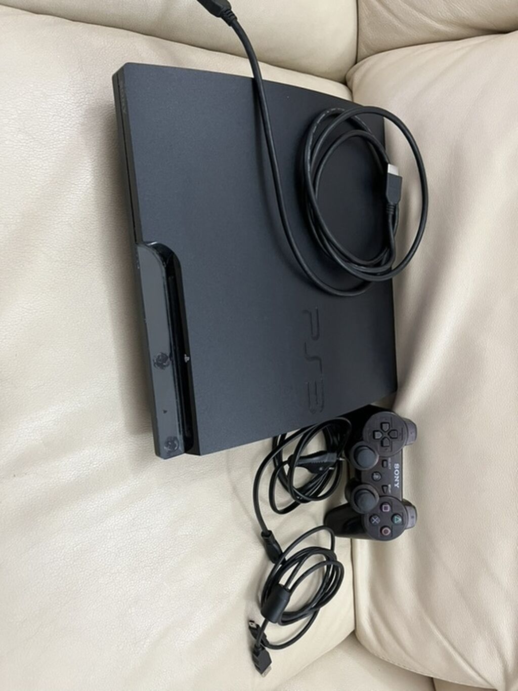 Sony PlayStation 3 Slim konzola - Model: PS3 Slim (mat crna završna
