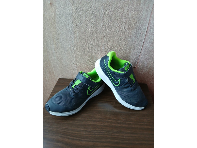 Patike Nike br. 33-20,5cm.