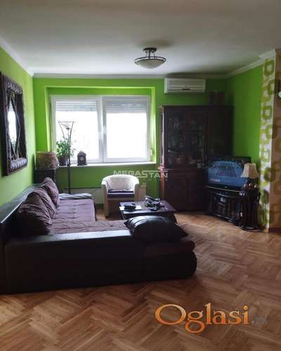 Stan plus zidana garaža