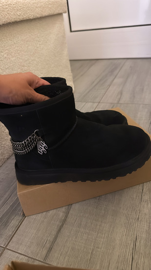 Ugg cizme kao nove