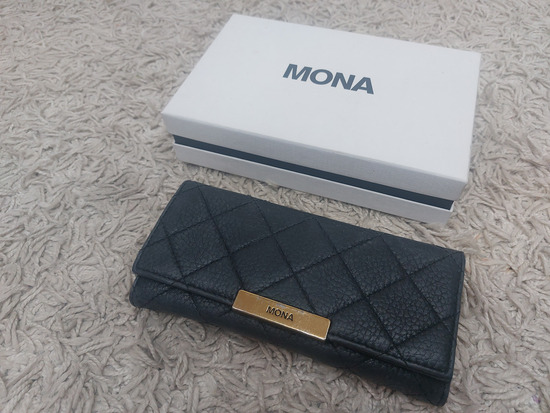 ** Mona novčanik **