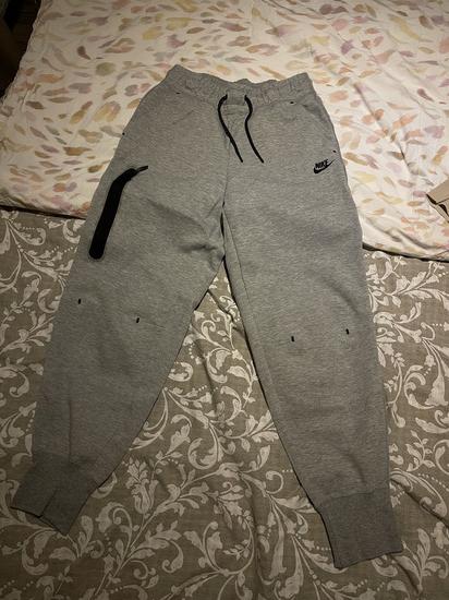 AKCIJA 3 DONJA DELA ORIGINAL NIKE TECH FLEECE