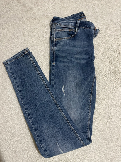 Zara farmerice br 34