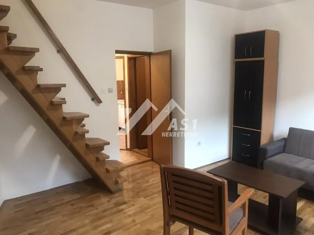 Izdavanje, dvosoban stan, 45m², Centar, Novi Sad