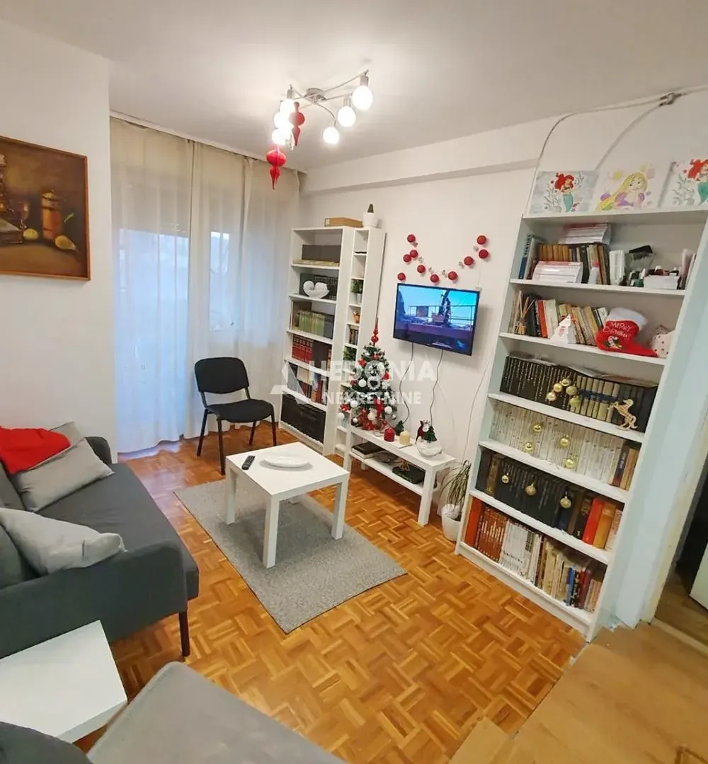 Prodaja, četvorosoban stan, 77m², Stari Grad, Beograd