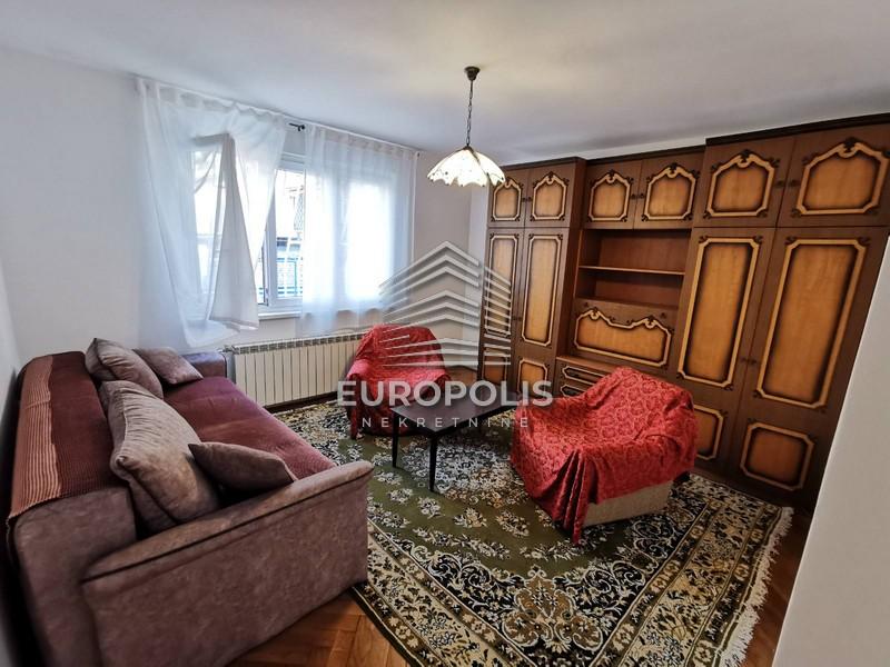 Komforan stan u Zahumskoj,miran deo Centra grada ID#8695 490 €