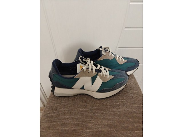 New Balance 327 muske patike Br.44