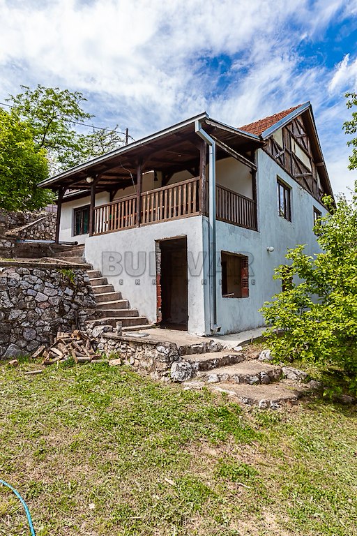 Trosobna kuća, 129 m2, Niška Banja, Sinđelićev trg ID: p-011394