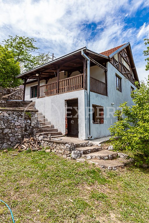 Trosobna kuća, 129 m2, Niška Banja, Sinđelićev trg ID: p-011394