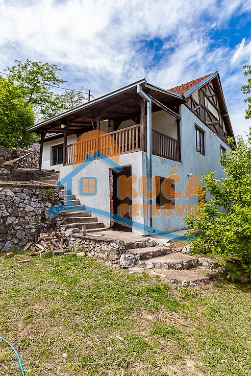 Trosobna kuća, 129 m2, Niška Banja, Sinđelićev trg ID: p-011394