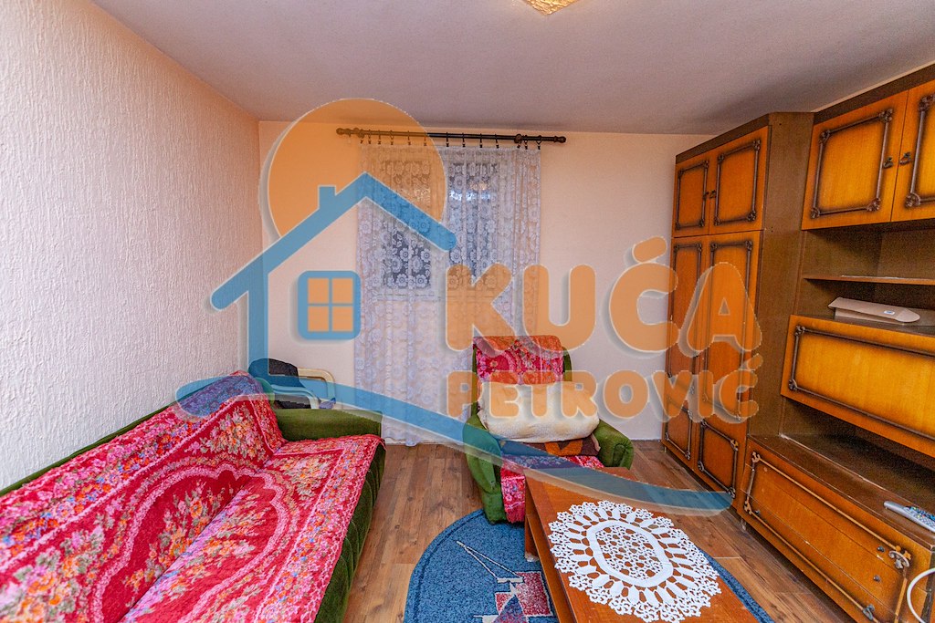 Trosobna kuća, 95 m2, Centar, Vardarska ID: p-04756