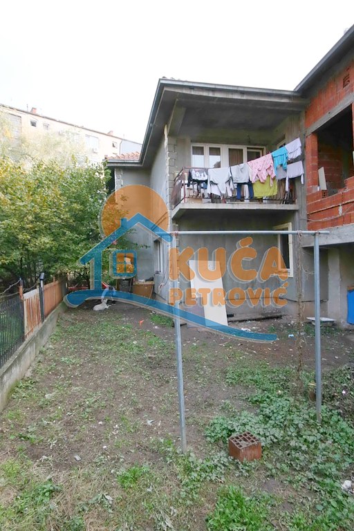 četvorosobna kuća, 300 m2, Centar, Generala Milojka Lešjanina ID: p-01808