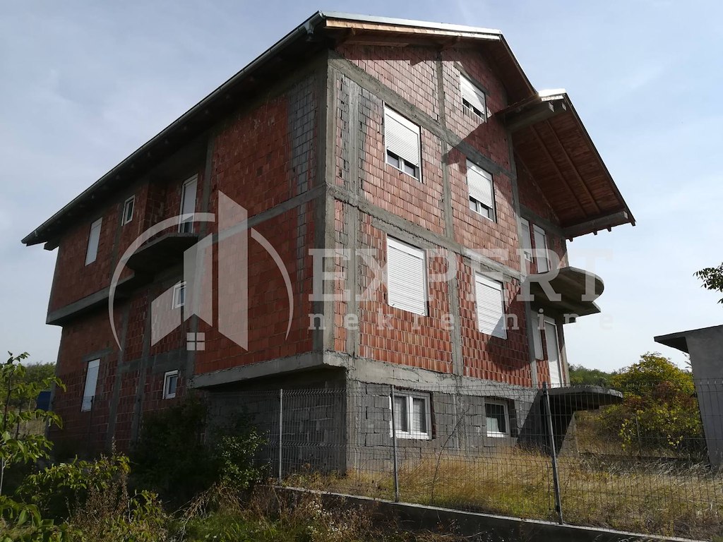 četvorosobna kuća, 403 m2, Kamenica, Pribojska ID: p-04454
