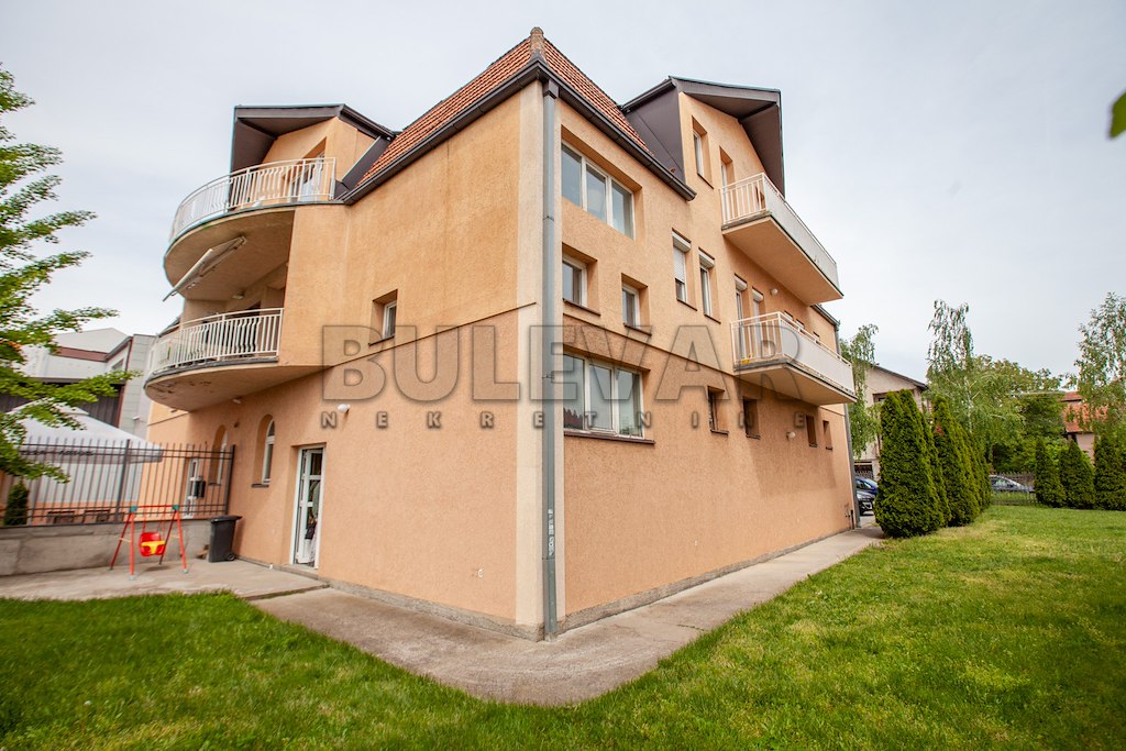 četvorosobna kuća, 410 m2, Pantelej, Somborski bulevar ID: p-08597