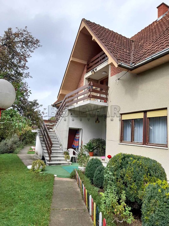 četvorosobna kuća, 240 m2, Kragujevac, Rifata Burdževića ID: p-06779