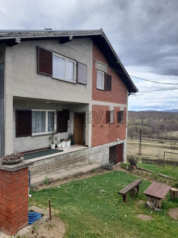 četvorosobna kuća, 250 m2, Knić, Knić ID: p-05491