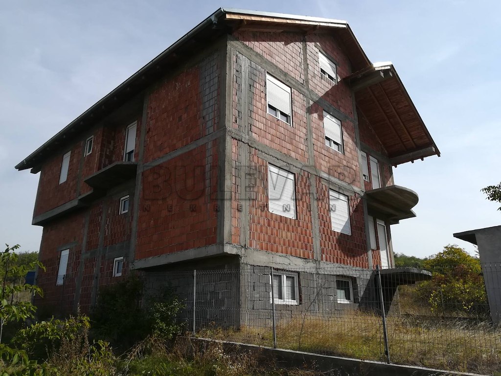 četvorosobna kuća, 403 m2, Kamenica, Pribojska ID: p-04454