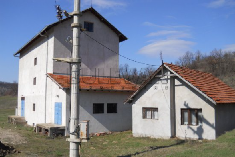 Lokal, 3400 m2, Lozan, Ljubovačka ID: p-03778