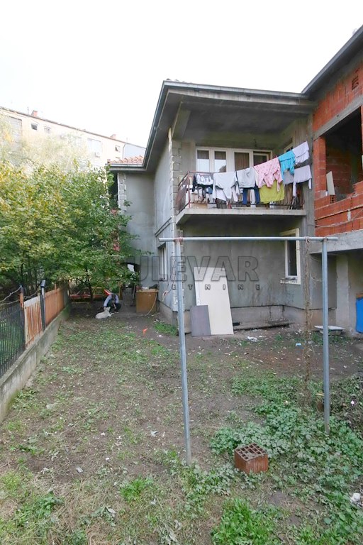 četvorosobna kuća, 300 m2, Centar, Generala Milojka Lešjanina ID: p-01808