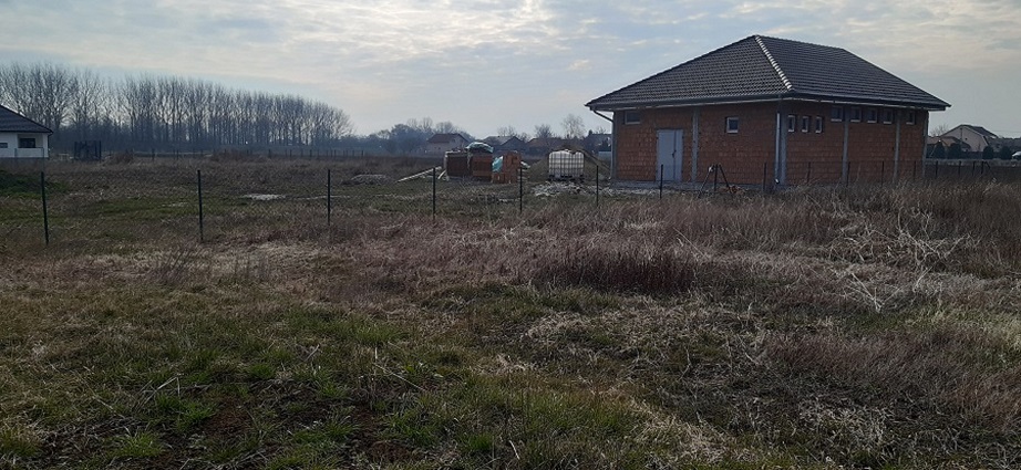 Gradjevinski plac sa pomocnim objektom u Rumenci