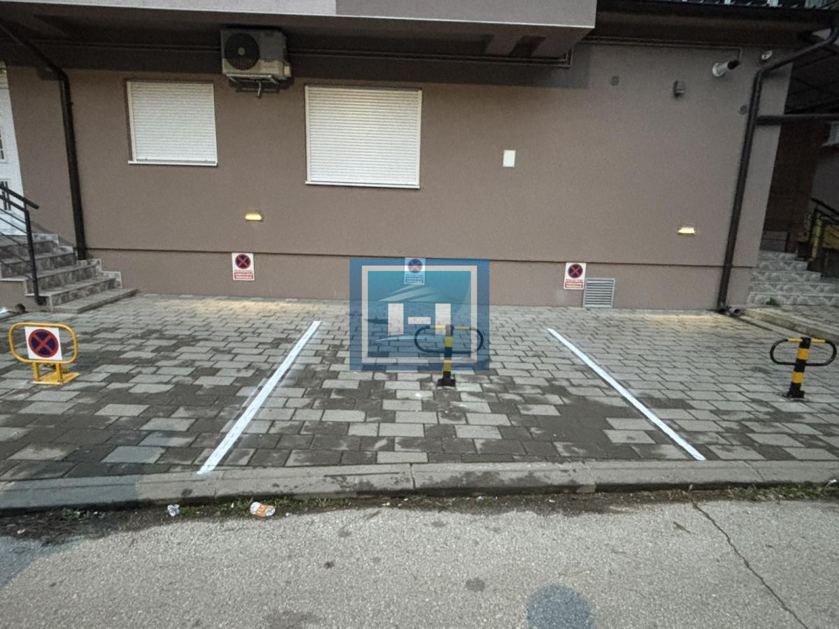 3 Parking Mesta na odličnoj Lokaciji
