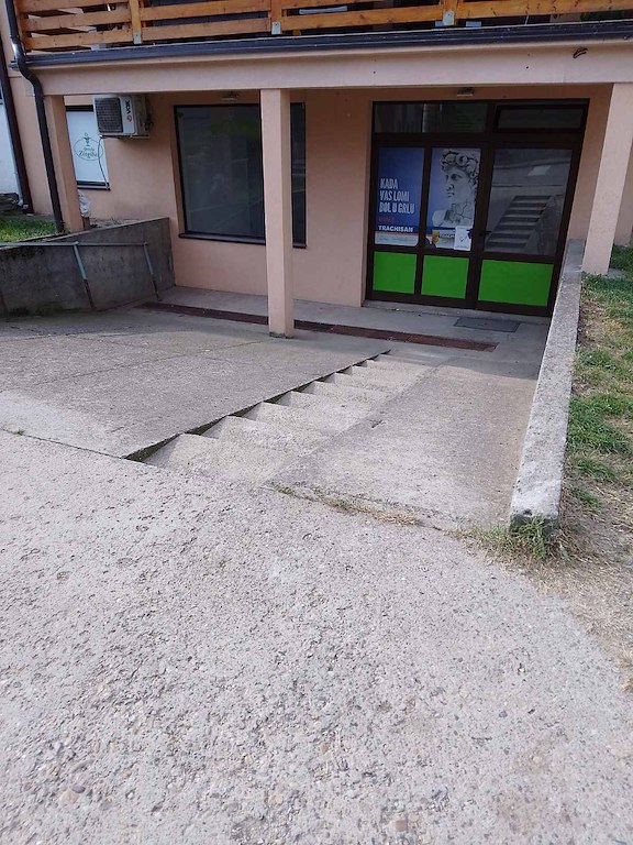Izdajem lokal 44m2 Pancevo