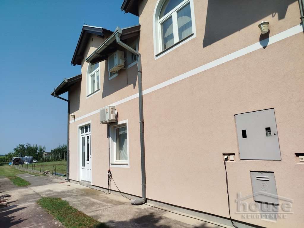 Kuće,RUMENKA,KRAJ SELA 180m2,1300€ , ID: 9116563