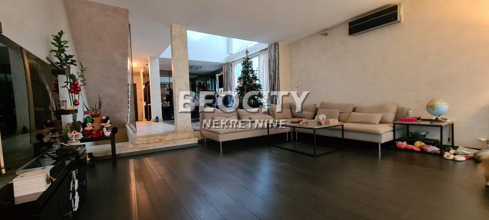 Kuća, 570 m2, Centar, Rakovička ID: 84432