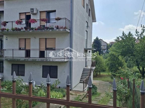 Kaluđerica,uknjižena kuća sa 4 stana,474m2,10ari ID#1556
