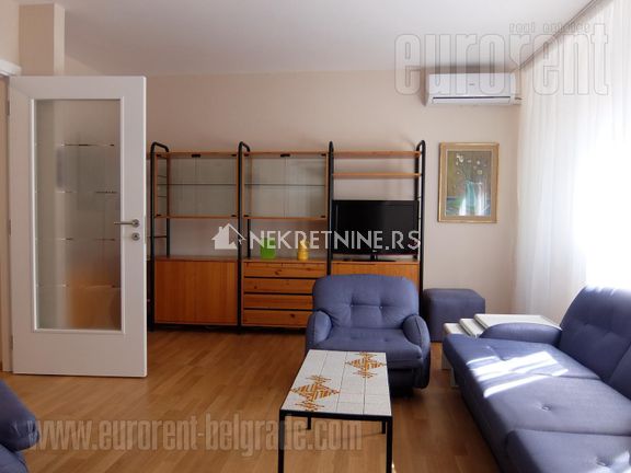 #37973, Izdavanje, Stan, HRAM SVETOG SAVE, 550 EUR