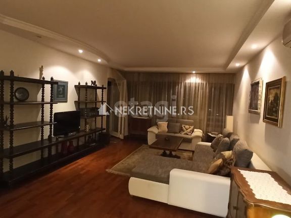 Trosoban stan za izdavanje, Blok 45, 700€, 89m²
