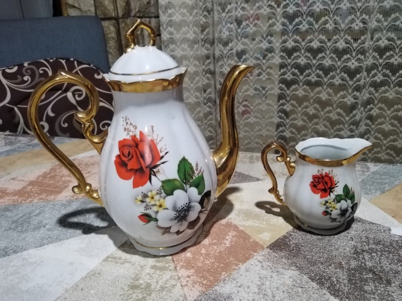 Čajnik i bokalče porcelan Zaječar