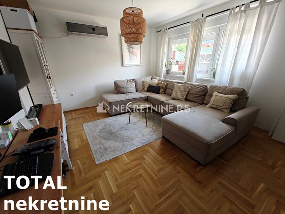 Trosoban stan NOVI SAD, 165000€