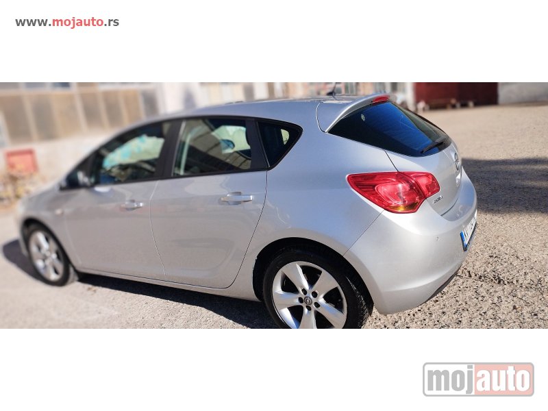 Opel Astra J