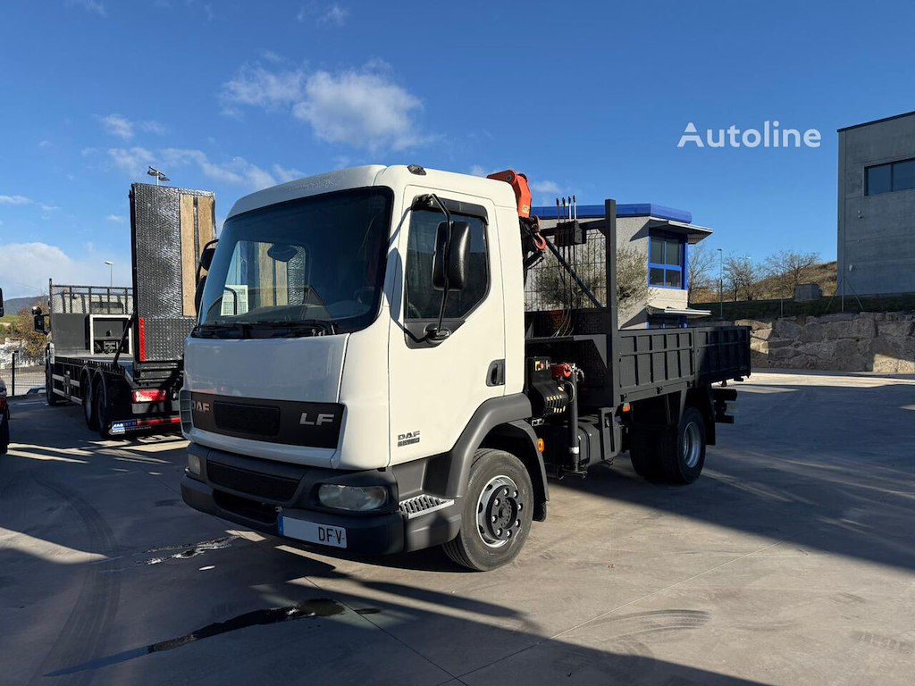 DAF LF FA 45.180 (Plataforma y Grúa) kamion s ravnom platformom