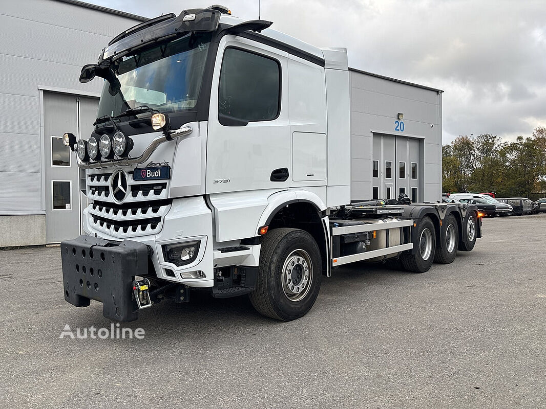 Prodaje se Mercedes-Benz Arocs 3751 rol kiper sa kukom na aukciji