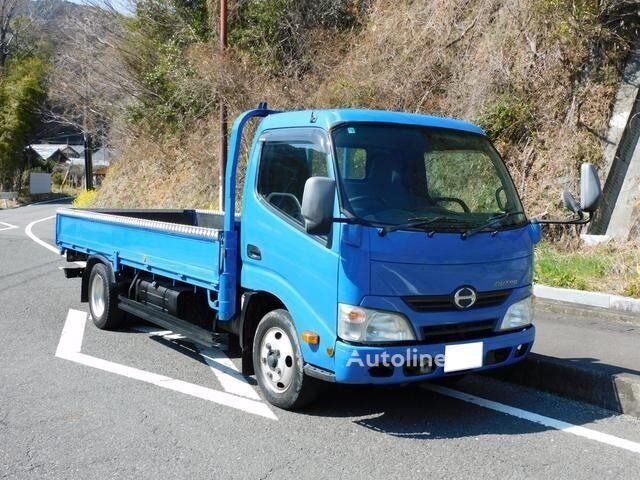 Hino DUTRO kamion s ravnom platformom < 3.5t
