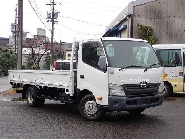 Hino DUTRO kamion s ravnom platformom < 3.5t