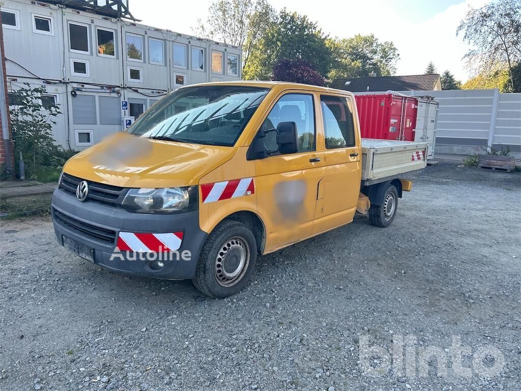 Prodaje se Volkswagen T5 kamion s ravnom platformom < 3.5t na aukciji