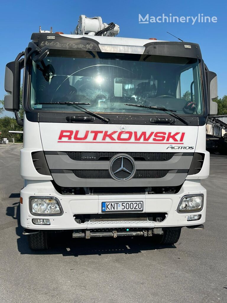 Schwing Schwing 26 m na šasiji Mercedes-Benz Actros 3241 pumpa za beton